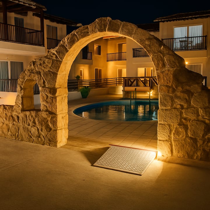 Modern Poolside Space , 2bd Apartment - Pafos