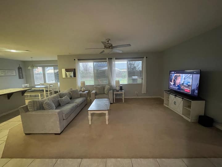 Cozy 4bed 2bath Home - Lemoore, CA