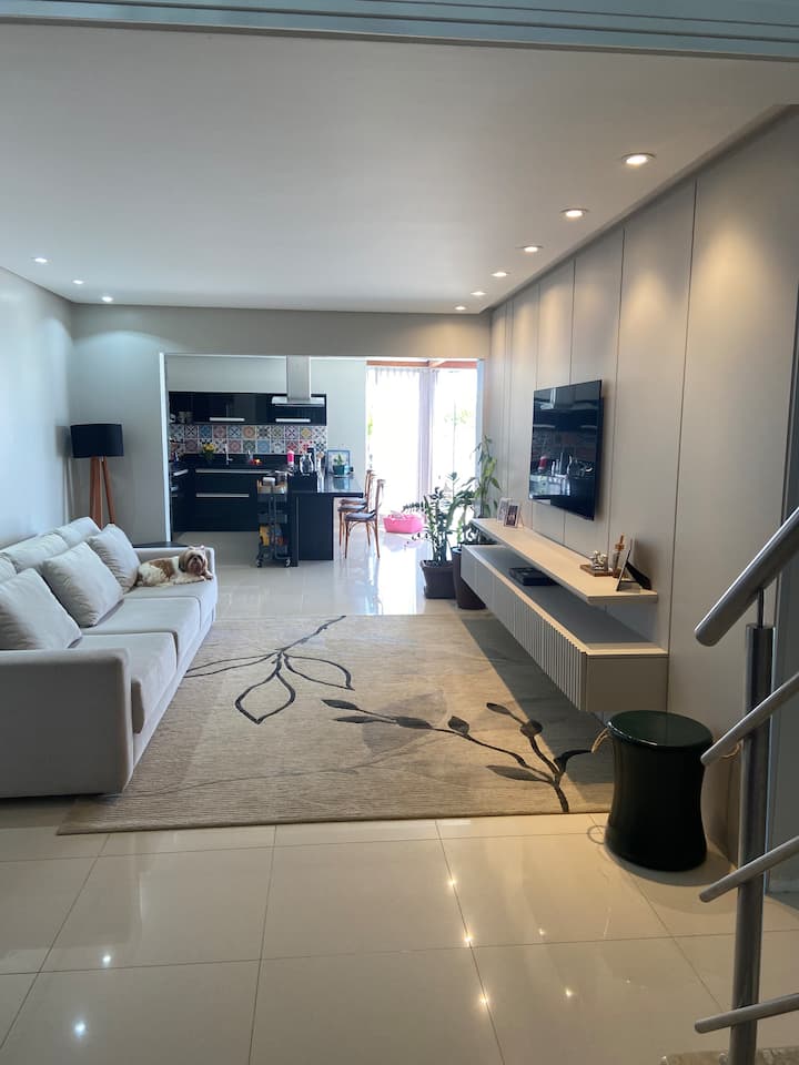 Duplex Com Piscina 4 Quartos E 2 Vagas Garagem - Florianópolis