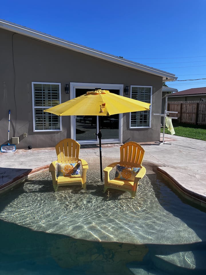 Relaxing Pool Home 1 Block To Beach - Melbourne Beach