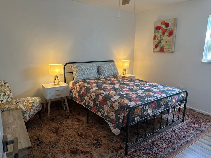 Decent Size Room With Closet - St. Petersburg, FL