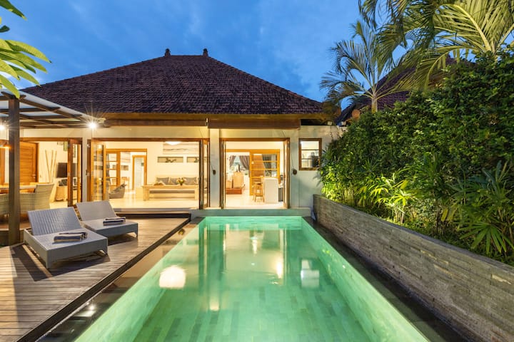 2 Bedroom Villa In Seminyak Bali With Private Pool And Enclosed Living Room. - Legian