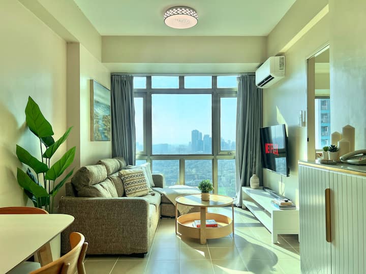 1br W/ 300 Mbps Wifi | Golf View | Luggage Storage - Taguig