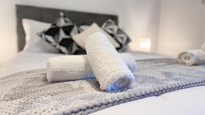 New Luxurious King Bedroom In The Heart Of Newark! - Newark-on-Trent
