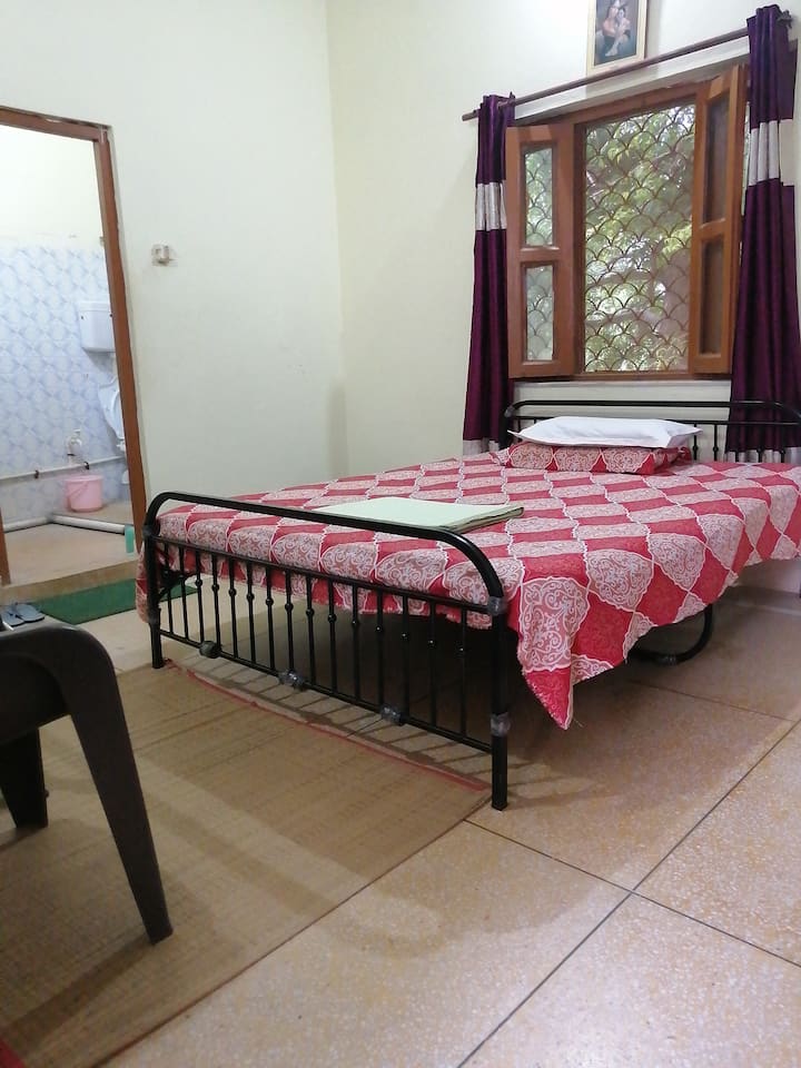 Cozey Room Near Iskcon Vrindavan - ブリンダーバン