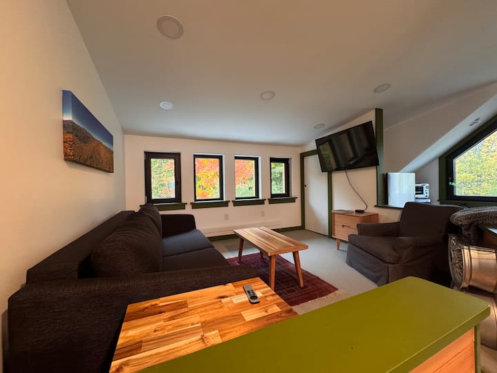 Treetop Retreat - Montpelier, VT