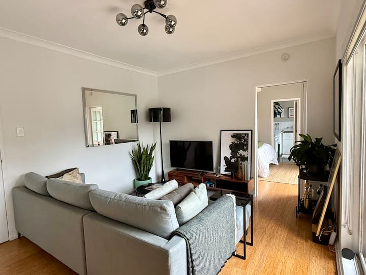 Cozy, Stylish 1 Bedroom Apartment - Strathfield