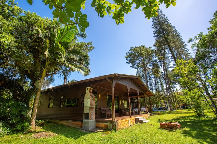 Casa Rústica Na Praia Da Armação - Florianópolis