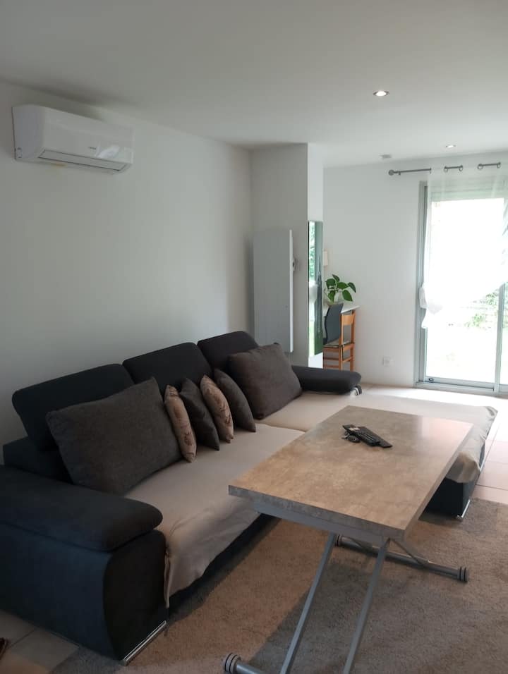 Charmant Studio Calme Avec Place De Parking - Vaulx-en-Velin