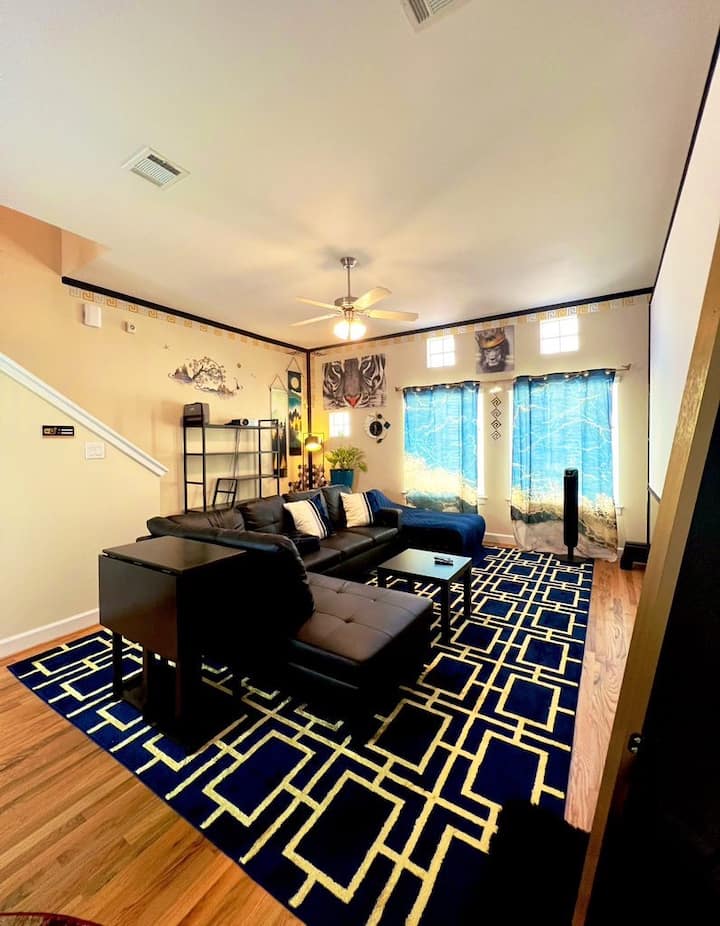 Gated Hometheater (King-suite) Near Airport - Houston, TX