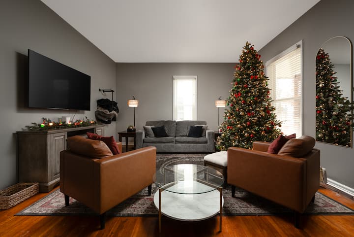 Elegant House 2 Min From Bsu/hospital/downtown - Muncie, IN