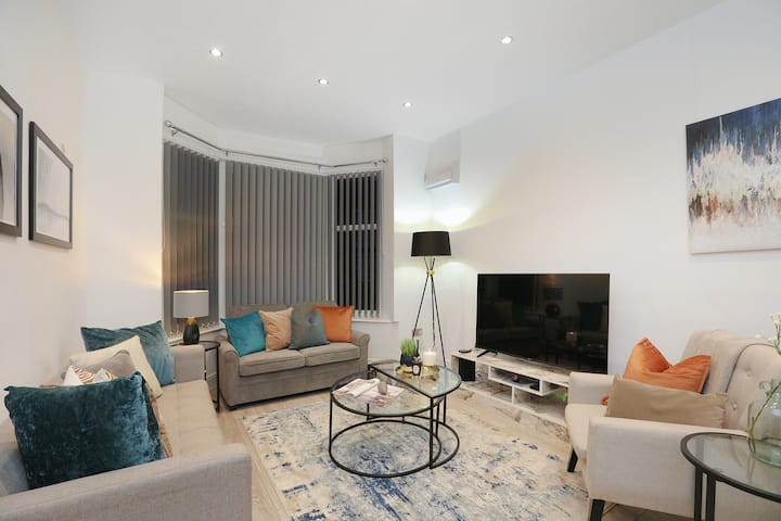 7 Bed Central House With Free Sky+bt Sports - Leicester