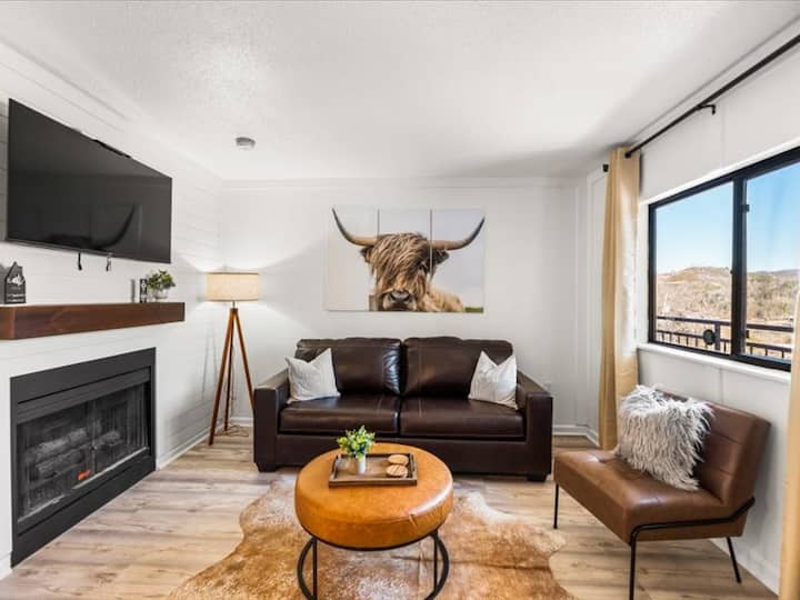 Li 510 Beautiful Condo W/views + Walk To Downtown! - Gatlinburg, TN