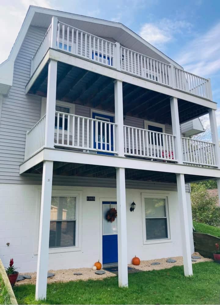 A Sunnyside Getaway - Conneaut Lake, PA