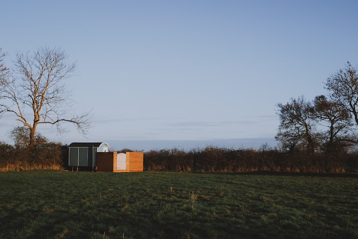 Cosy Cabin With Luxury Spa Tub On Enclosed Deck - Suffolk