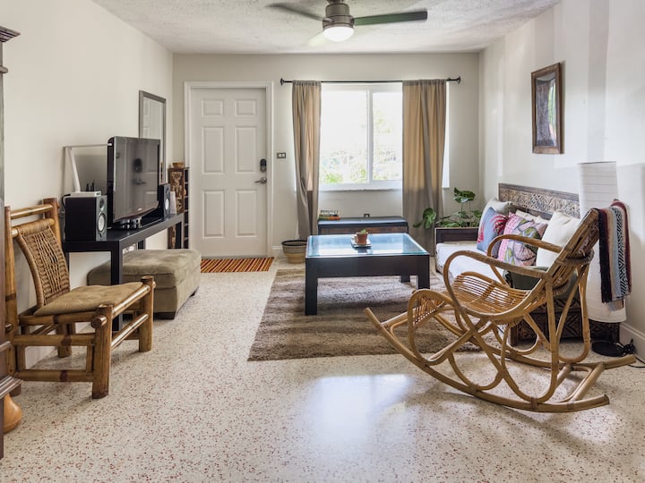 Tropical Urban E-scape In Miami - Miami Gardens, FL