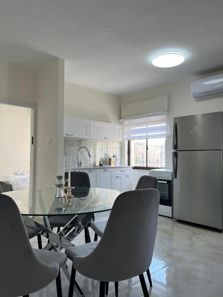 Central! Beautiful! Comfortable 2 Bedroom! - Jerusalem