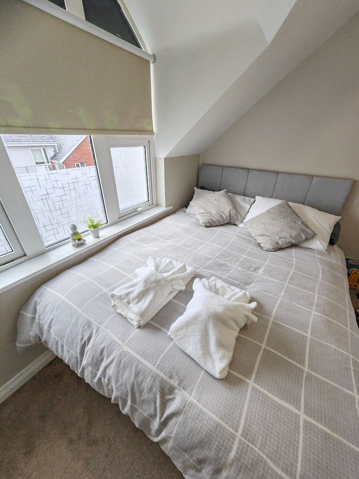 Cosy Compact King-size En-suite - Killarney