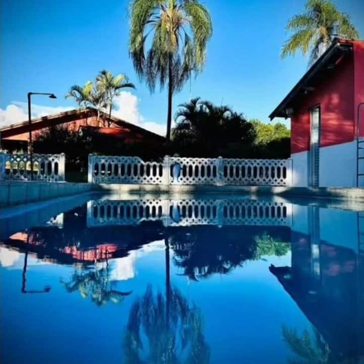Chácara 5 Suites P/ 29 Pessoas, Salão 100, Piscina - Taubaté