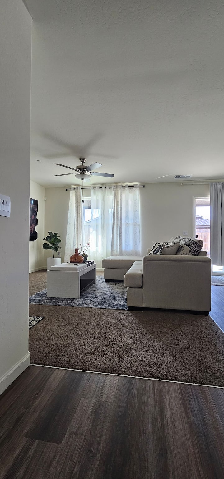 Private Room With Own Bathroom (Room #1) Master's - Bakersfield, CA