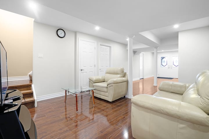 Gorgeous,spacious And Bright Walk-out Basement - Bowmanville