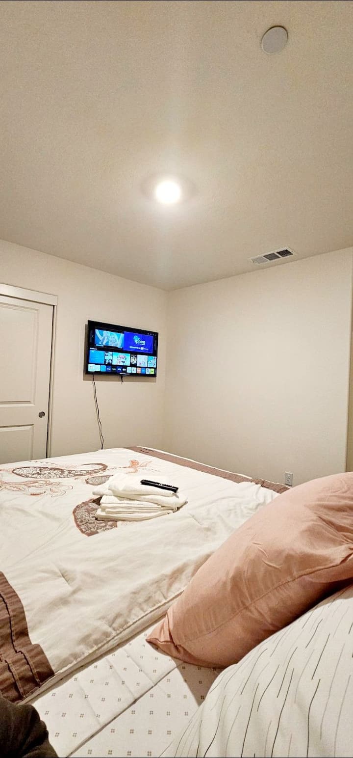 Private Room W/shared Bathroom (Room#2) - Bakersfield, CA