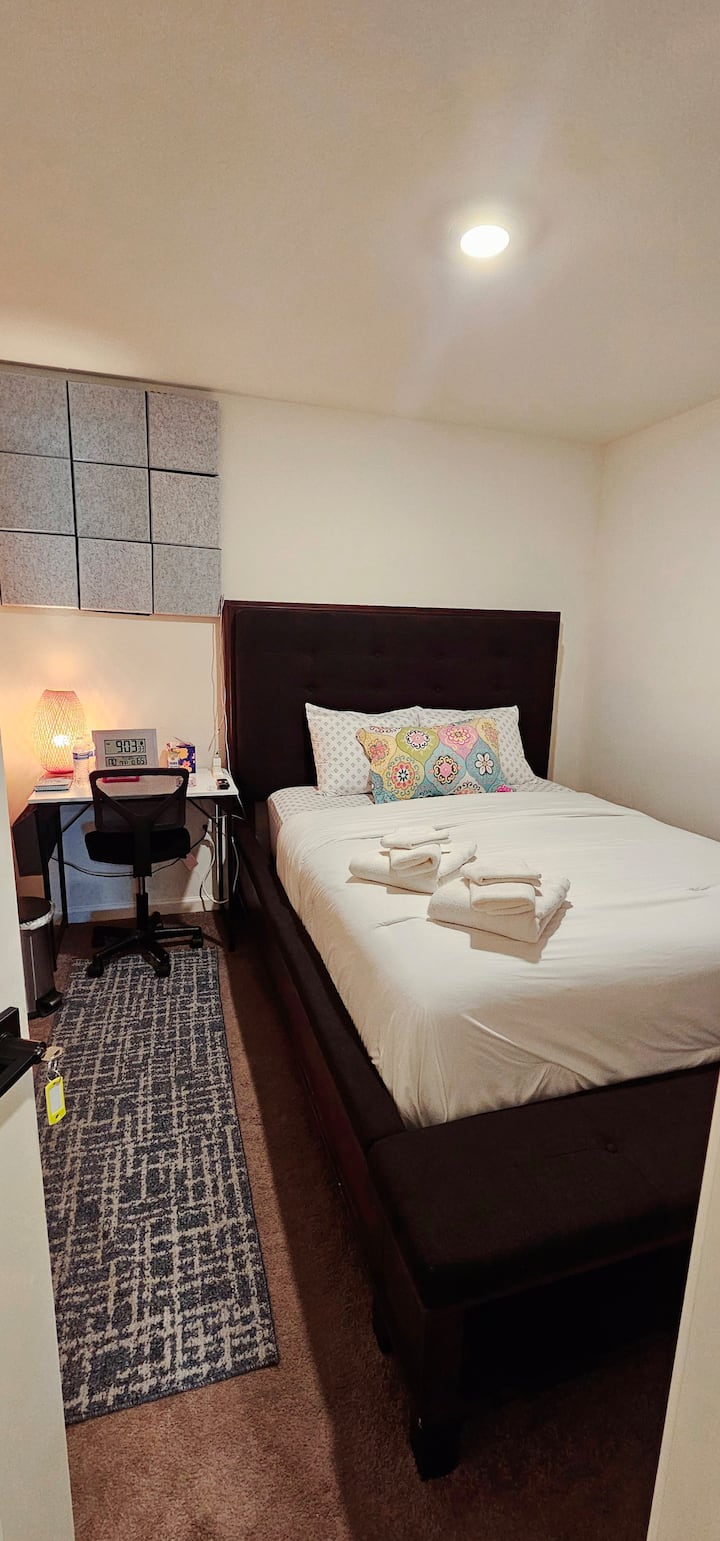 Private Room W/ Shared Bathroom (Room#3) - Bakersfield, CA