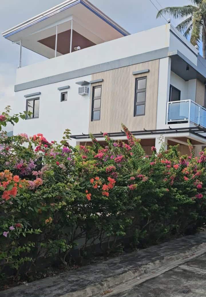 Triple J Villa Puerto Galera - Puerto Galera