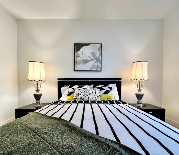 2b Spacious And Cozy Metrotown Skytrain/ac - Burnaby