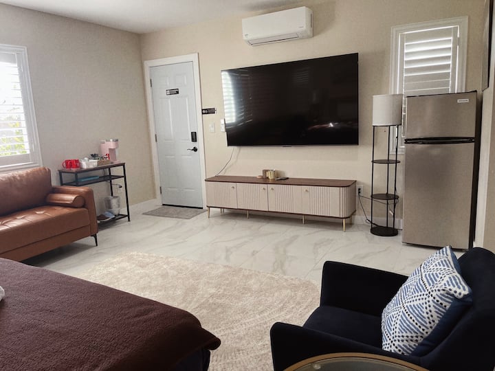 Disney & Convention Private Master Luxury Suite - Santa Ana, CA