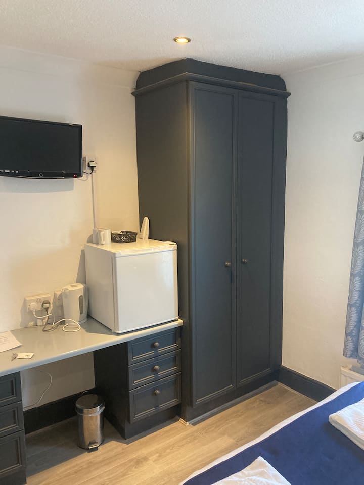 Room 8 En-suite Double@abingdon Lodge - Isle of Wight