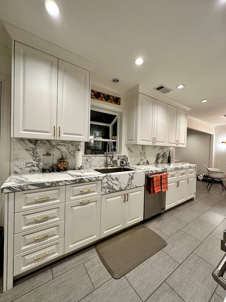 Modern Updated Galleria Home - Bellaire, TX