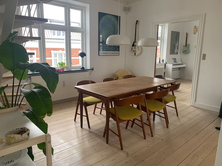 Stor 9vær 160m2 Lejlighed I Aarhus - Aarhus