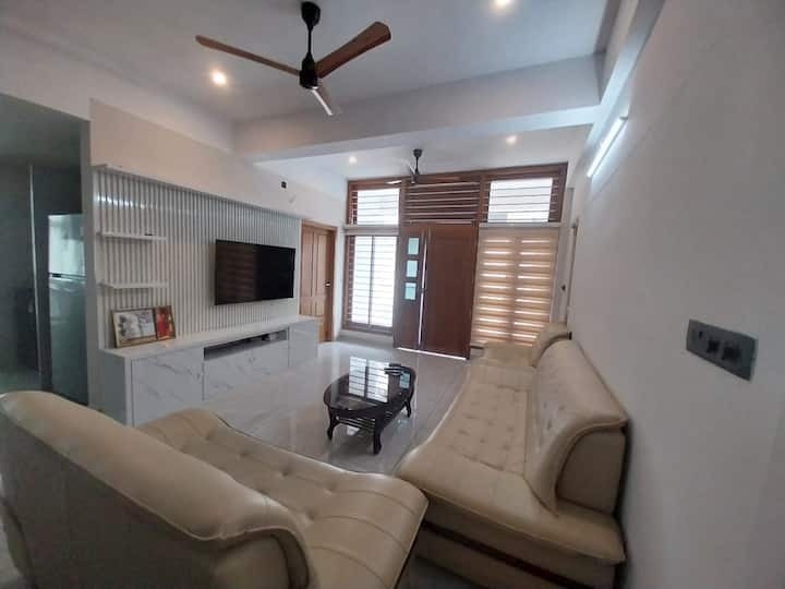 Home Away From Home Chithira Homes Ulloor - Thiruvananthapuram