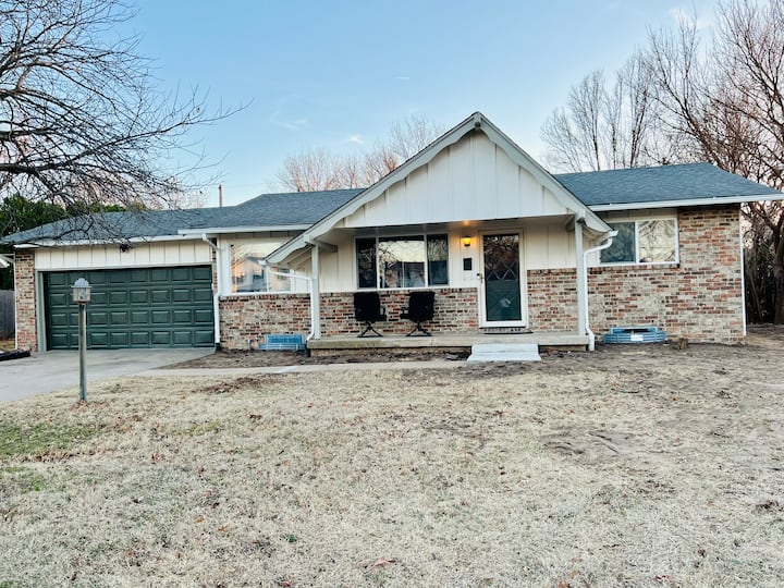 East Wichita Stay | Ask For Long-term Discounts! - Andover, KS