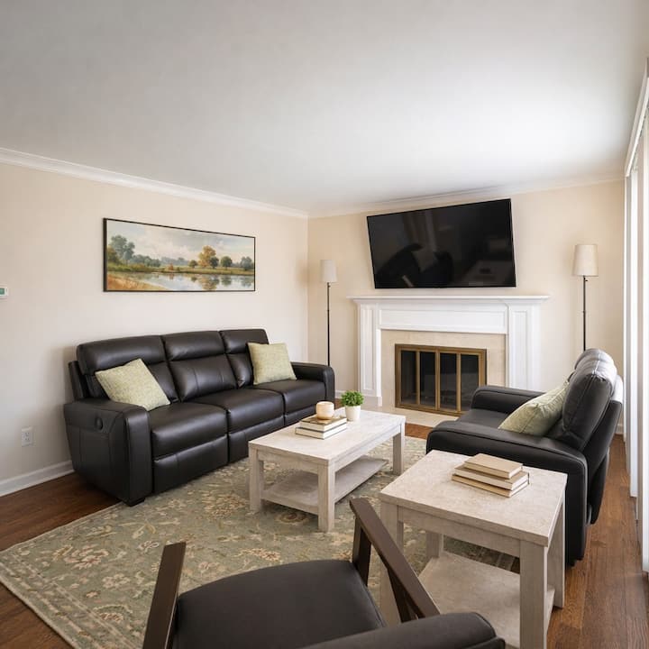 Luxury 3br Near Downtown & Golf | Sleeps 8 - Troy, MI