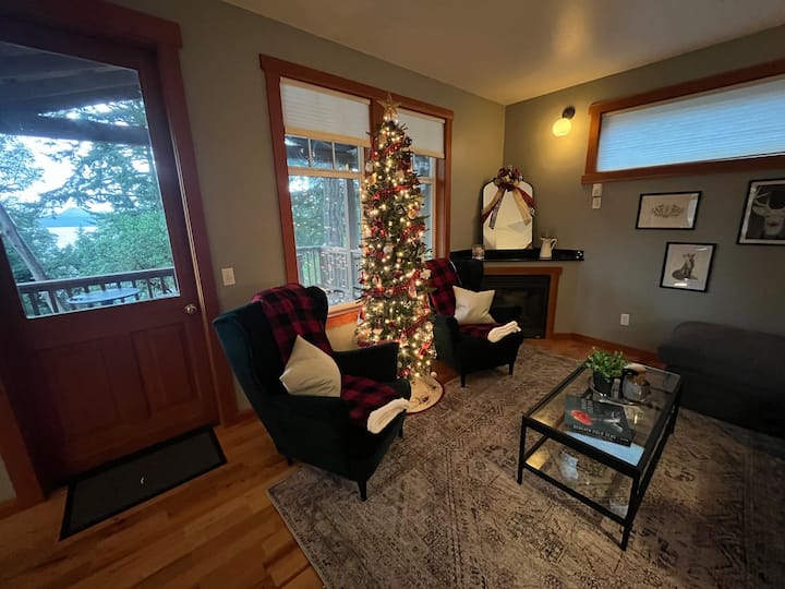 Newly Updated Cottage; Hot Tub, Forest/ocean View - San Juan Islands, WA