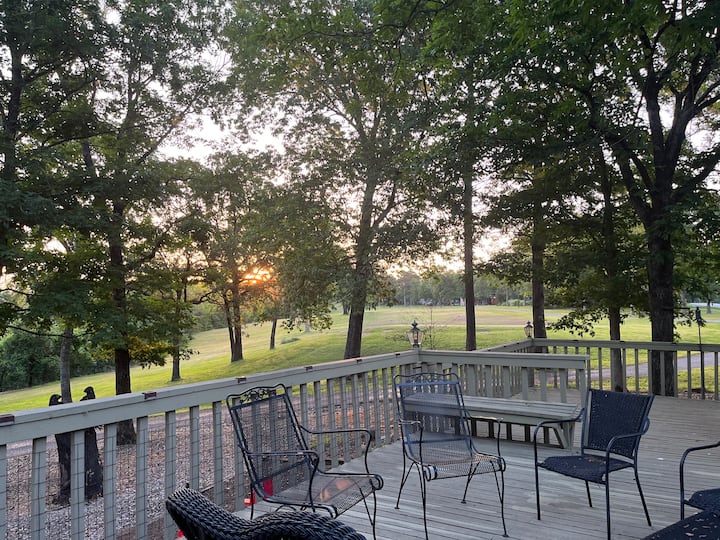 Retreat On Golf Course With Amazing Deck & 7 Beds - Eureka Springs, AR