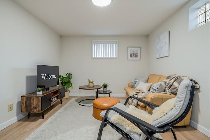 Central Family Friendly Basement Suite 2br 1bth - Calgary