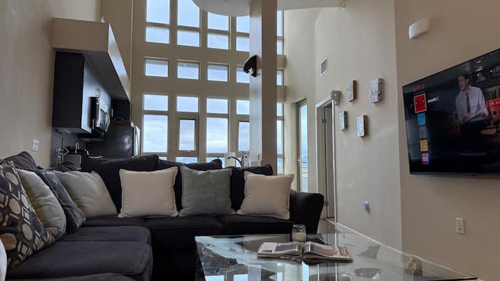 Luxe Penthouse With King Bed - Hollywood, CA