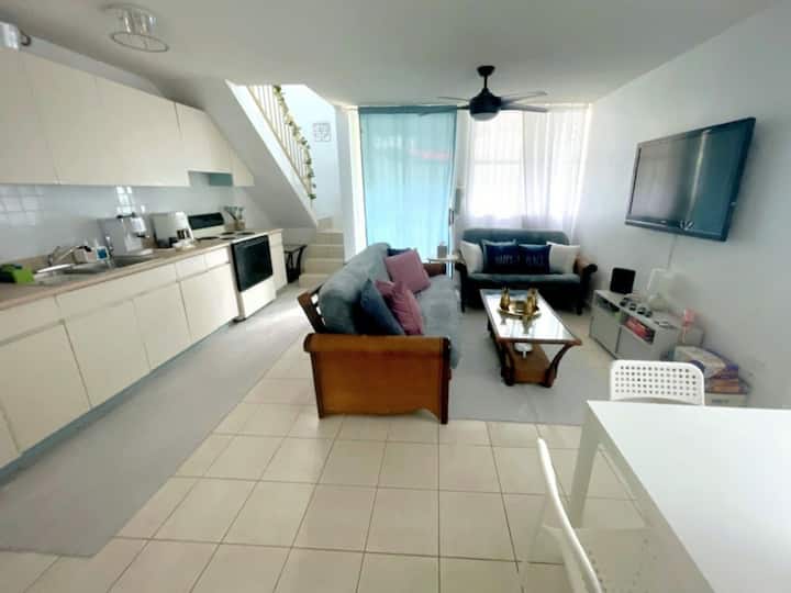 Beach Beauty, Walk To Dining & Fun! Private Parkng - Luquillo