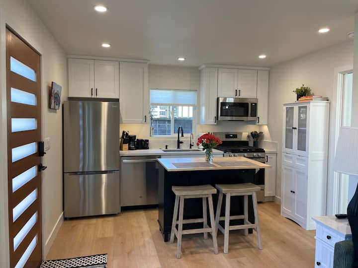 Brand New Midtown Surf Cottage - Ventura, CA