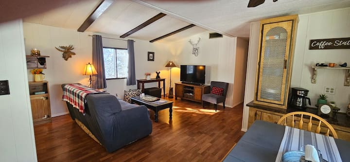Fun Cabin Getaway Sleeps 8 - Show Low, AZ