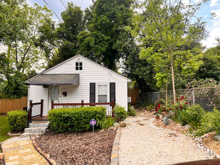 Blueberry Cottage, Quiet/relaxing & Mins From Town - Griffin, GA