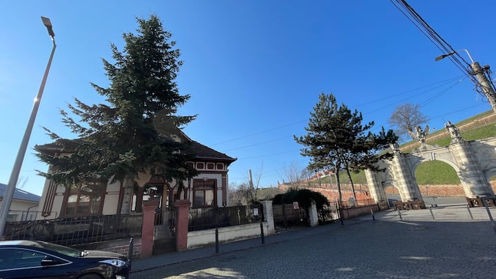 La Poarta Cetății – Casă șI Parcare Privată - Straja