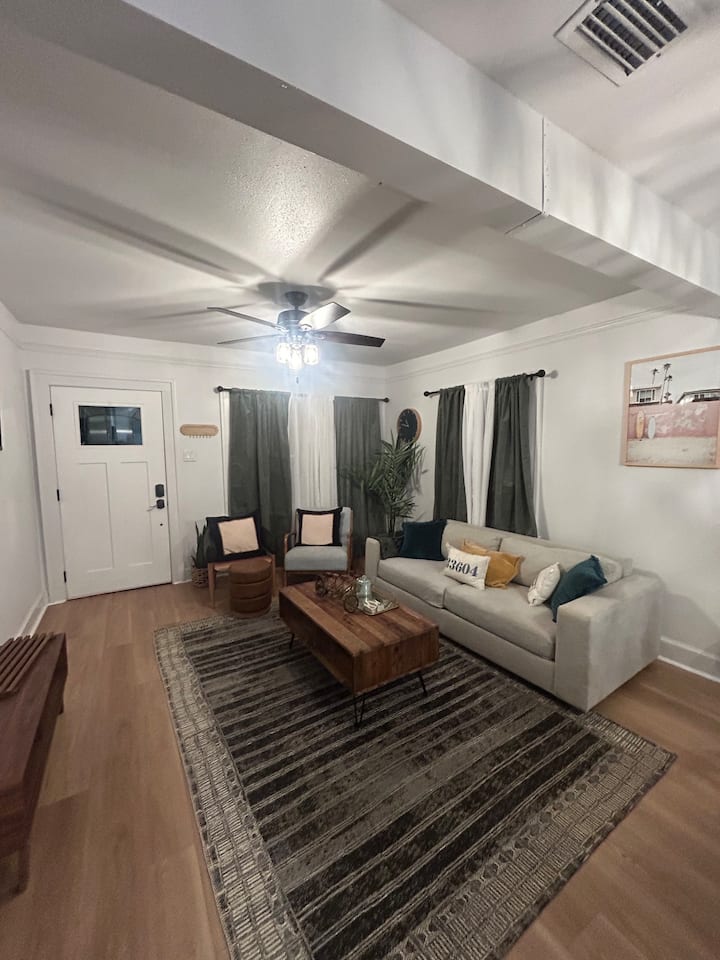 Beautiful Tampa/seminole Heights Bungalow - Tampa, FL