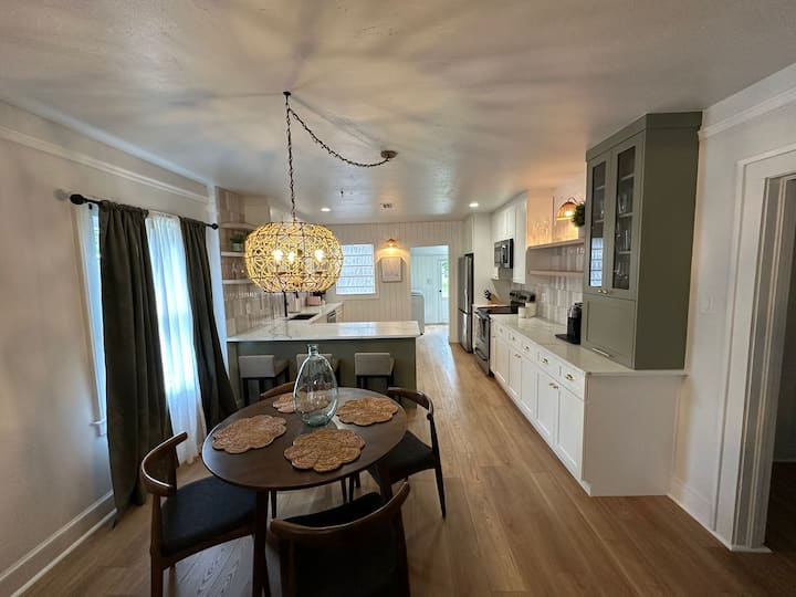 Entire Tampa Bungalow - Close To Everything - Tampa, FL