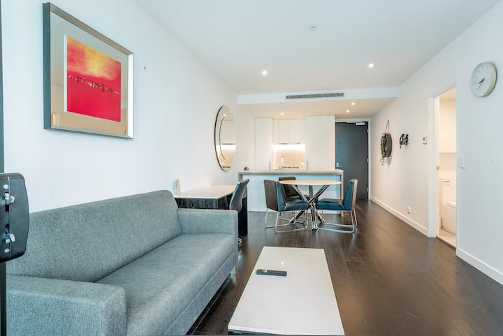 1br Apt | Walk To Dining & Station + Pool - Brisbane
