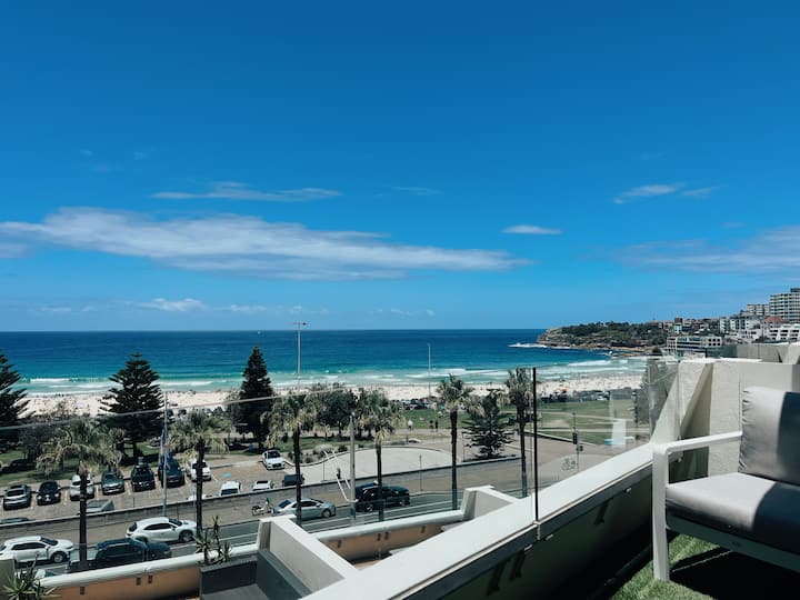 Bondi Beach Waves 2 Beachfront Apartment - Bondi Beach
