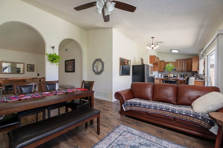 Charming Home In Family Area, Chef’s Dream Kitchen - Emerald Forest - San Antonio